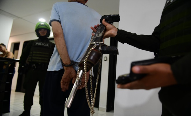 Más de 300 uniformados intervinieron en el centro de Medellín en operativo interinstitucional ...